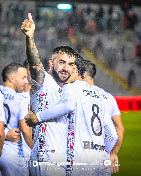 Melgar: La fuerza del León en una noche de intensa lluvia y pasión ...
